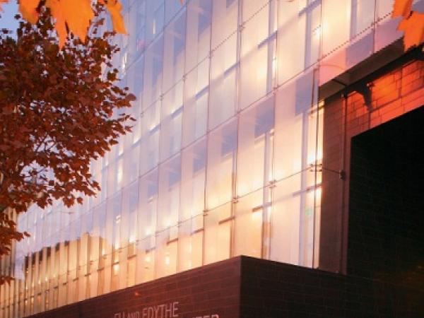 DuPont SentryGlas Case Study: Glass Without Connections | glassonweb.com